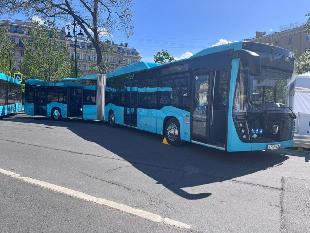 Kamaz presents CNG articulated urban bus at SPbTransportFest – GNV Magazine